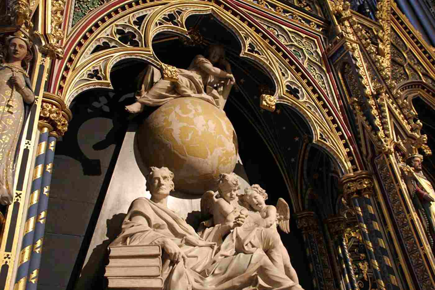 Sir Isaac Newton Grave