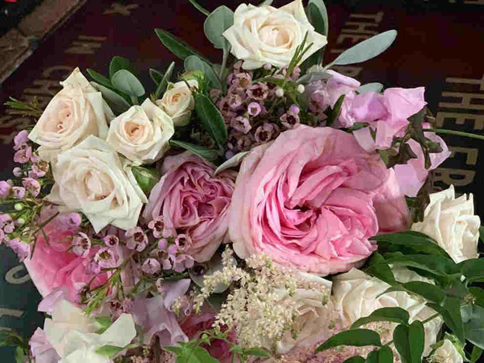 Princess Beatrice’s wedding bouquet rests on Warrior’s grave ...