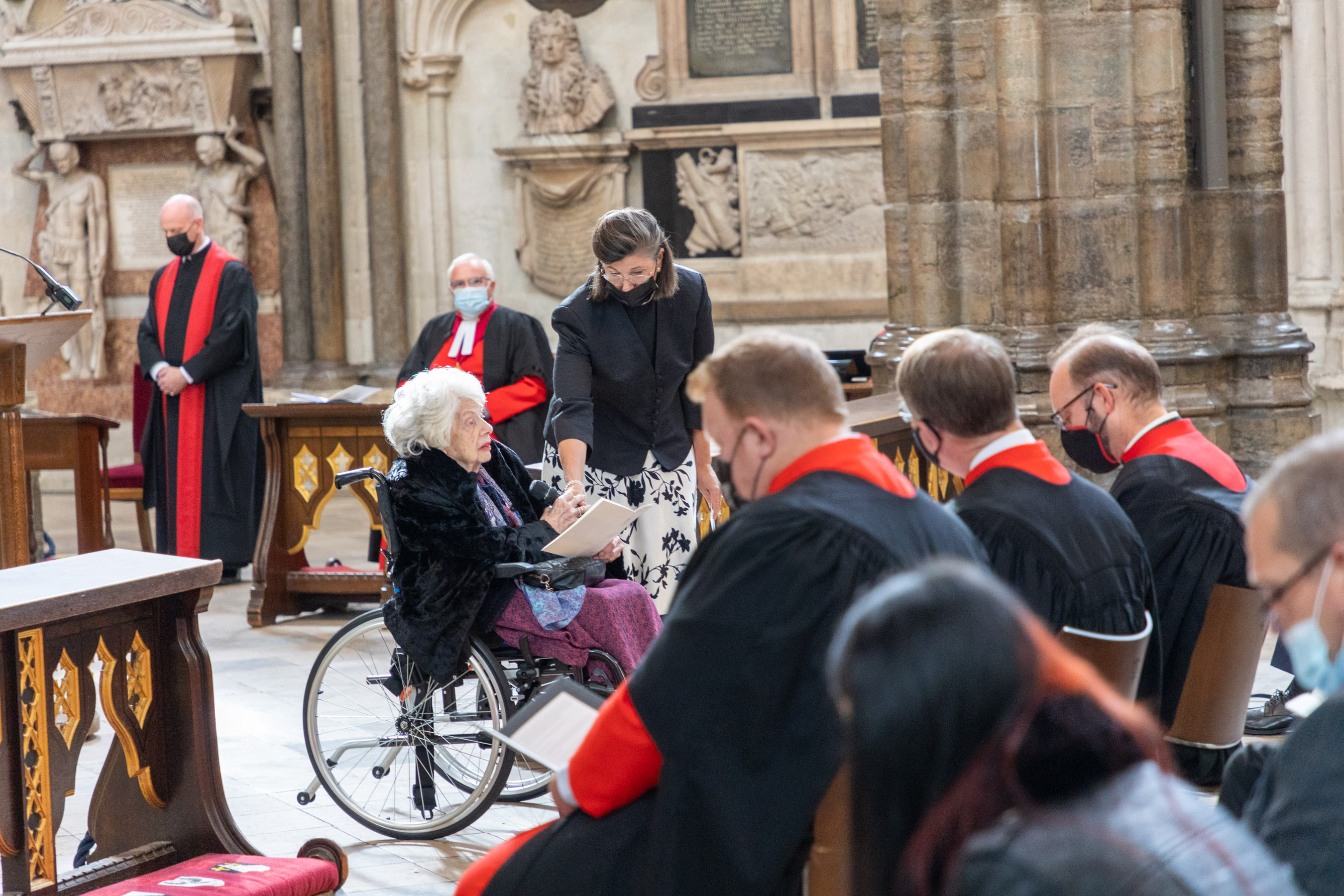 Sir Roger Bannister honoured with new memorial stone | Westminster Abbey
