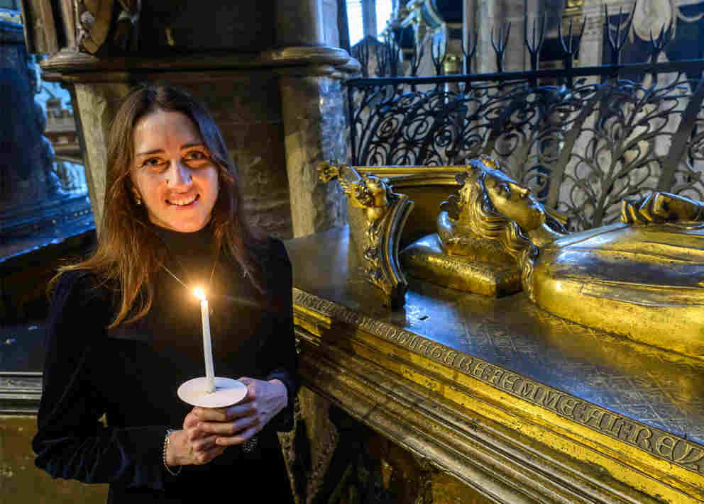 On the trail of love: the Eleanor crosses | Westminster Abbey