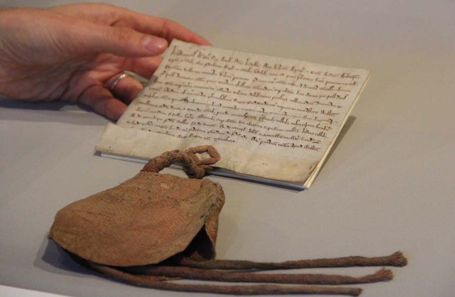 Henry III manuscripts go on display in the Galleries | Westminster Abbey